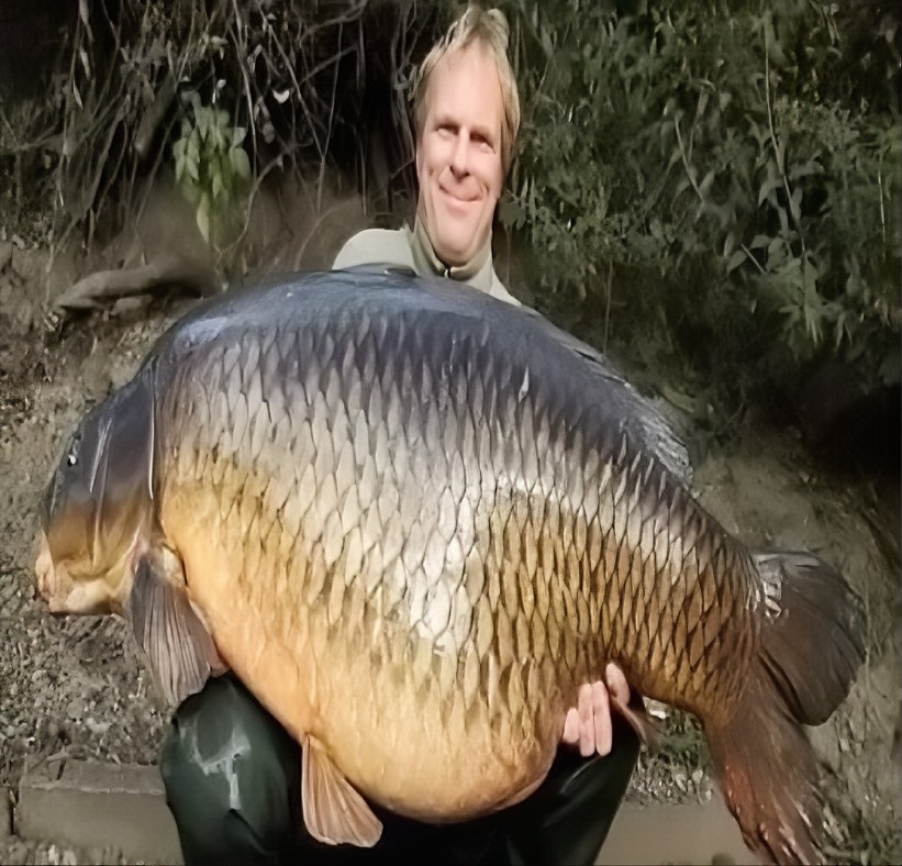 He caught and took home a huge carp. When he gutted the fish, he was extremely scared! What did ...