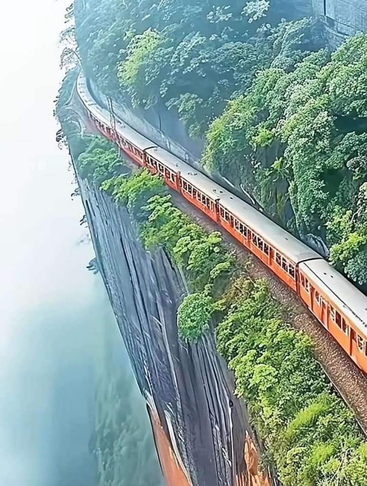 9 Most Dangerous Train Routes In The World.. * read in 1st comment - My ...