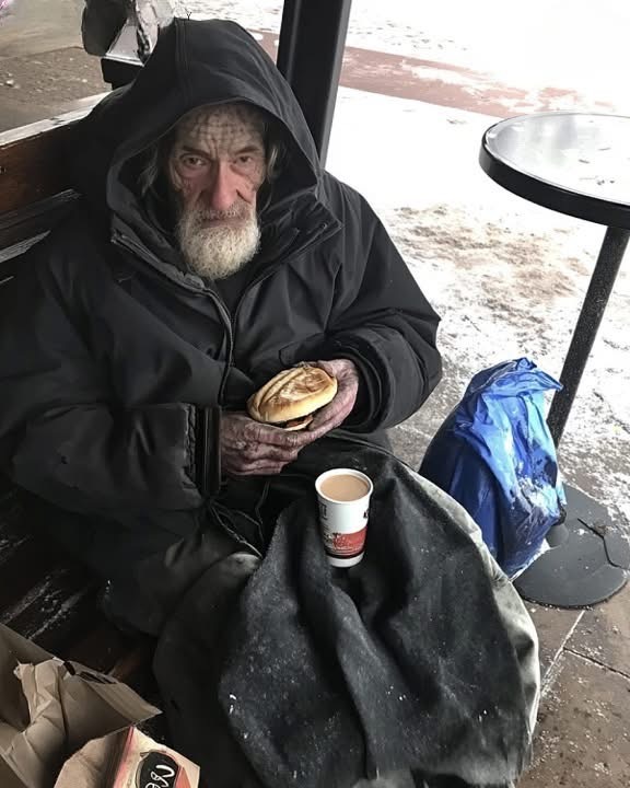 I assisted an elderly homeless man suffering from amnesia—and just days ...